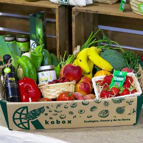 Cesta de regalo Kobox con frutas y verduras de proximidad